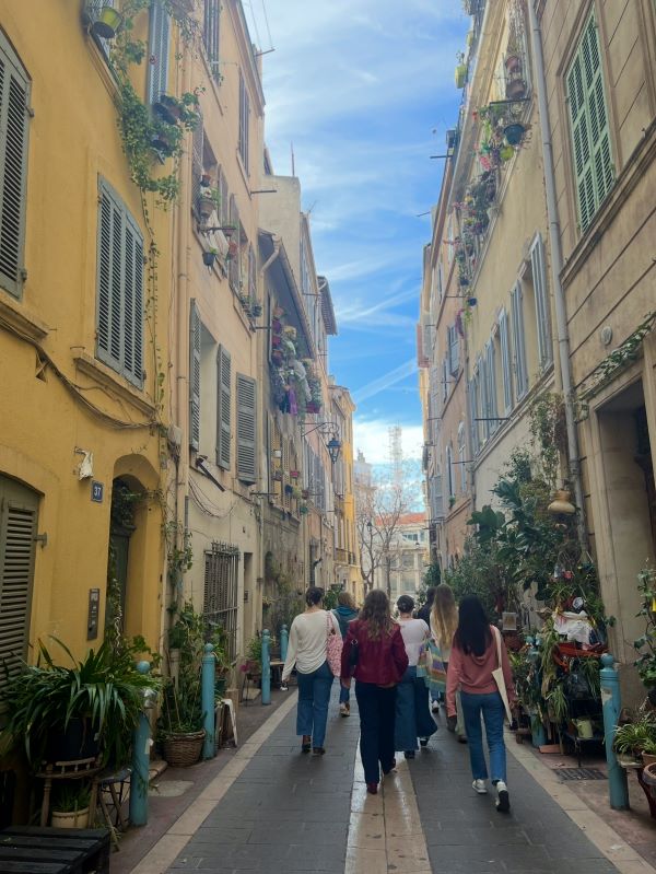 Studying Abroad & Exploring Streets in Aix-en-Provence